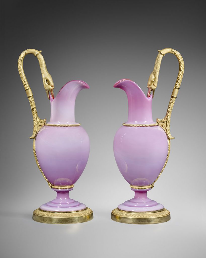 works of Art : A pair of gorge de pigeon opaline ewers - Pascal IZARN